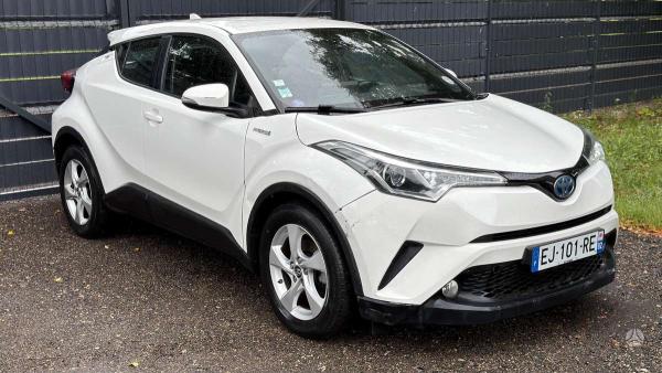 Toyota C-HR 2017 Jonava vietnē Balts Toyota C-HR 2017 Jonava, ar dzinēja tilpumu 1.80 L un nobraukumu 220 tūkst. km par 11000 €, foto 10 vietnē AUTOMOTO.COM.LV