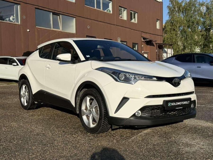 Белый Тойота C-HR 2017 в Вильнюс, объемом двигателя 1.20 л и пробегом 169 тыс. км за 13450 €, фото 1 на AUTOMOTO.COM.LV