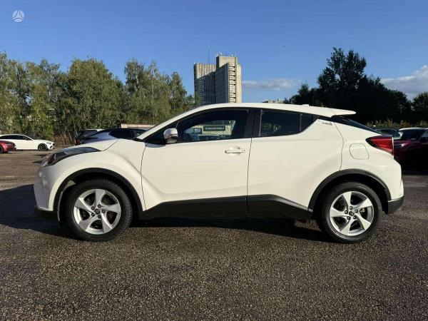 Тойота C-HR 2017 в Вильнюс на AUTOMOTO.COM.LV Белый Тойота C-HR 2017 в Вильнюс, объемом двигателя 1.20 л и пробегом 169 тыс. км за 13450 €, фото 5 на AUTOMOTO.COM.LV