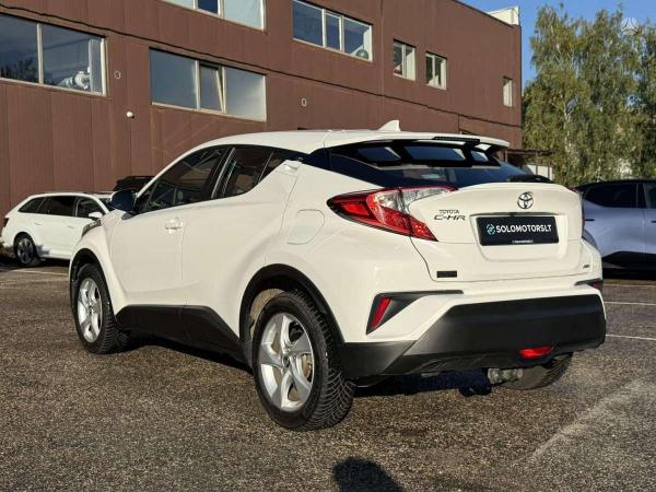 Тойота C-HR 2017 в Вильнюс на AUTOMOTO.COM.LV Белый Тойота C-HR 2017 в Вильнюс, объемом двигателя 1.20 л и пробегом 169 тыс. км за 13450 €, фото 6 на AUTOMOTO.COM.LV