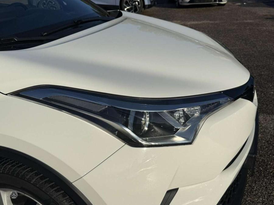 Белый Тойота C-HR 2017 в Вильнюс, объемом двигателя 1.20 л и пробегом 169 тыс. км за 13450 €, фото 12 на AUTOMOTO.COM.LV