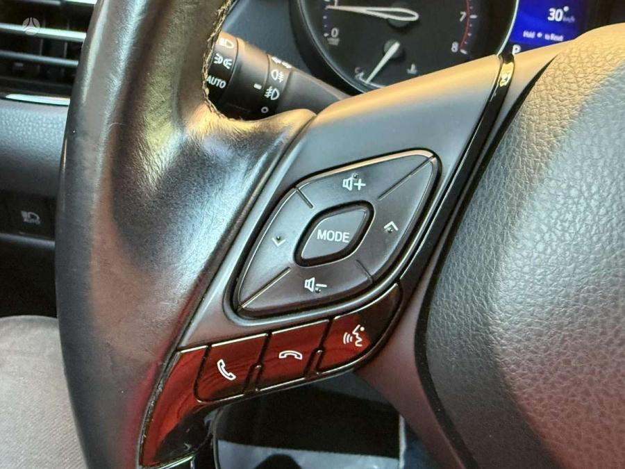 Белый Тойота C-HR 2017 в Вильнюс, объемом двигателя 1.20 л и пробегом 169 тыс. км за 13450 €, фото 19 на AUTOMOTO.COM.LV