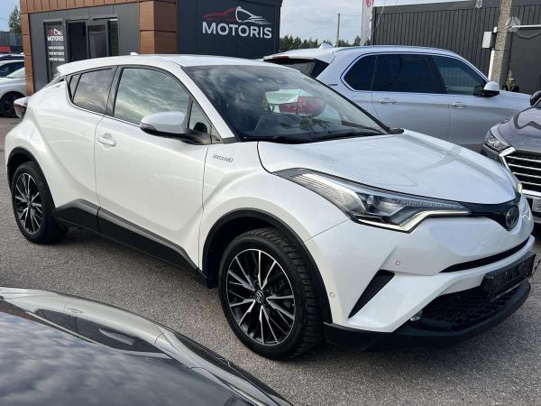 Toyota C-HR 2017 in Panevezys on AUTOMOTO.COM.LV White Toyota C-HR 2017 in Panevezys, with an engine capacity of 1.80 L and mileage of 306 thousand km for 11200 €, photo 1 on AUTOMOTO.COM.LV