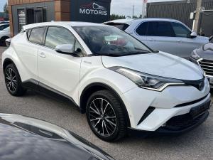 White Toyota C-HR 2017 in Panevezys, with an engine capacity of 1.80 L and mileage of 306 thousand km for 11200 €, photo  on AUTOMOTO.COM.LV