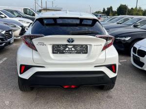 White Toyota C-HR 2017 in Panevezys, with an engine capacity of 1.80 L and mileage of 306 thousand km for 11200 €, photo 6 on AUTOMOTO.COM.LV