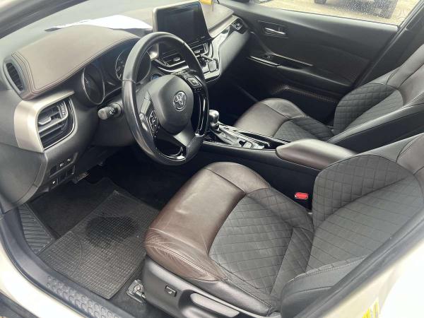 Toyota C-HR 2017 in Panevezys on AUTOMOTO.COM.LV White Toyota C-HR 2017 in Panevezys, with an engine capacity of 1.80 L and mileage of 306 thousand km for 11200 €, photo 10 on AUTOMOTO.COM.LV