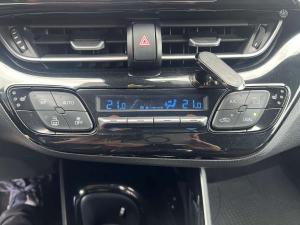 White Toyota C-HR 2017 in Panevezys, with an engine capacity of 1.80 L and mileage of 306 thousand km for 11200 €, photo 15 on AUTOMOTO.COM.LV