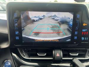 White Toyota C-HR 2017 in Panevezys, with an engine capacity of 1.80 L and mileage of 306 thousand km for 11200 €, photo 16 on AUTOMOTO.COM.LV