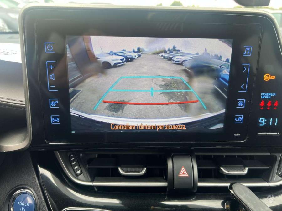 White Toyota C-HR 2017 in Panevezys, with an engine capacity of 1.80 L and mileage of 306 thousand km for 11200 €, photo 16 on AUTOMOTO.COM.LV