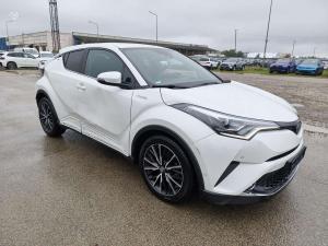 White Toyota C-HR 2017 in Siauliai, with an engine capacity of 1.80 L and mileage of 127 thousand km for 14900 €, photo 3 on AUTOMOTO.COM.LV