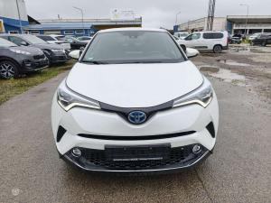 White Toyota C-HR 2017 in Siauliai, with an engine capacity of 1.80 L and mileage of 127 thousand km for 14900 €, photo 4 on AUTOMOTO.COM.LV