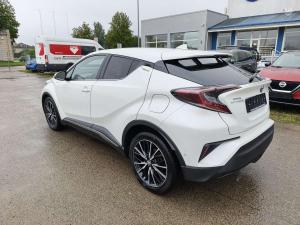 White Toyota C-HR 2017 in Siauliai, with an engine capacity of 1.80 L and mileage of 127 thousand km for 14900 €, photo 8 on AUTOMOTO.COM.LV