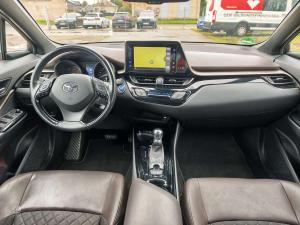 White Toyota C-HR 2017 in Siauliai, with an engine capacity of 1.80 L and mileage of 127 thousand km for 14900 €, photo 12 on AUTOMOTO.COM.LV