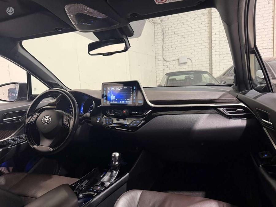 Белый Тойота C-HR 2017 в Клайпеда, объемом двигателя 1.80 л и пробегом 218 тыс. км за 14999 €, фото 3 на AUTOMOTO.COM.LV