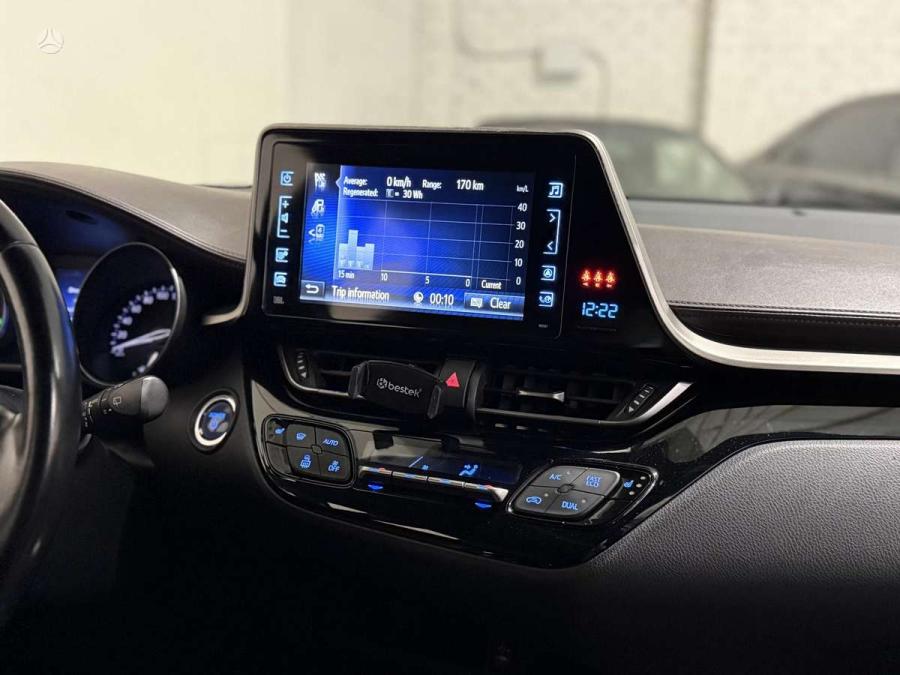 Белый Тойота C-HR 2017 в Клайпеда, объемом двигателя 1.80 л и пробегом 218 тыс. км за 14999 €, фото 5 на AUTOMOTO.COM.LV
