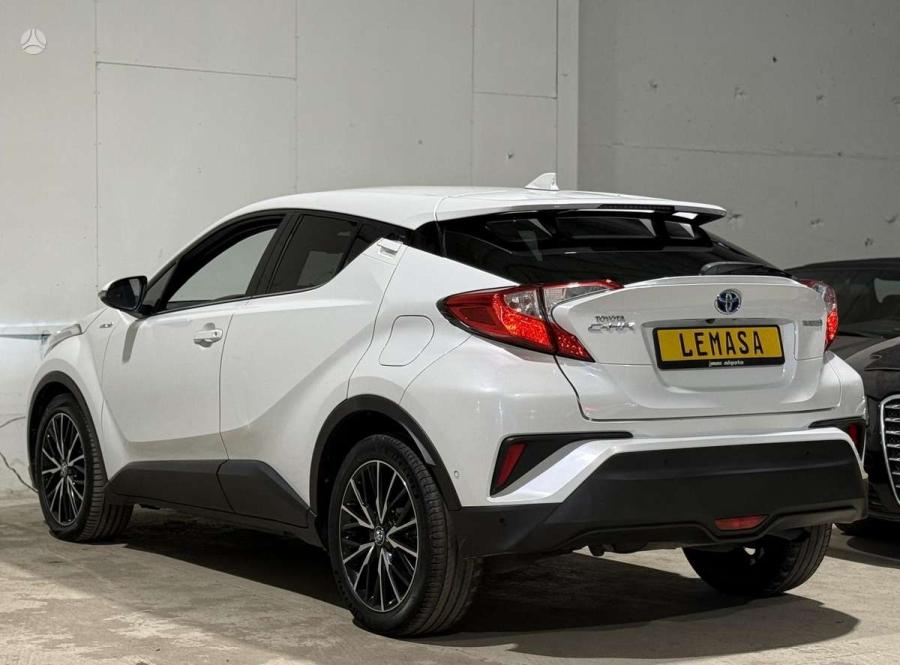 Белый Тойота C-HR 2017 в Клайпеда, объемом двигателя 1.80 л и пробегом 218 тыс. км за 14999 €, фото 6 на AUTOMOTO.COM.LV