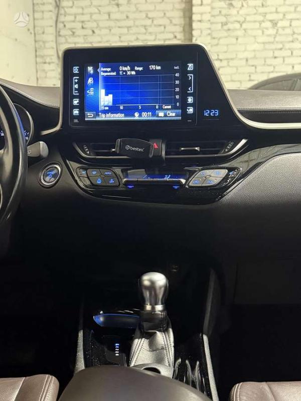 Белый Тойота C-HR 2017 в Клайпеда, объемом двигателя 1.80 л и пробегом 218 тыс. км за 14999 €, фото 9 на AUTOMOTO.COM.LV