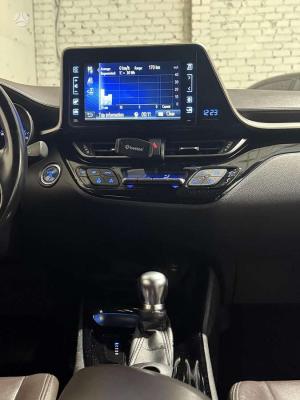 Белый Тойота C-HR 2017 в Клайпеда, объемом двигателя 1.80 л и пробегом 218 тыс. км за 14999 €, фото 9 на AUTOMOTO.COM.LV
