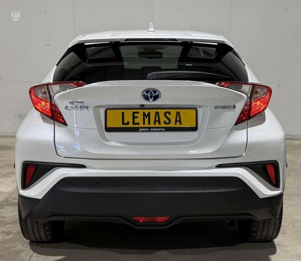 Белый Тойота C-HR 2017 в Клайпеда, объемом двигателя 1.80 л и пробегом 218 тыс. км за 14999 €, фото 10 на AUTOMOTO.COM.LV