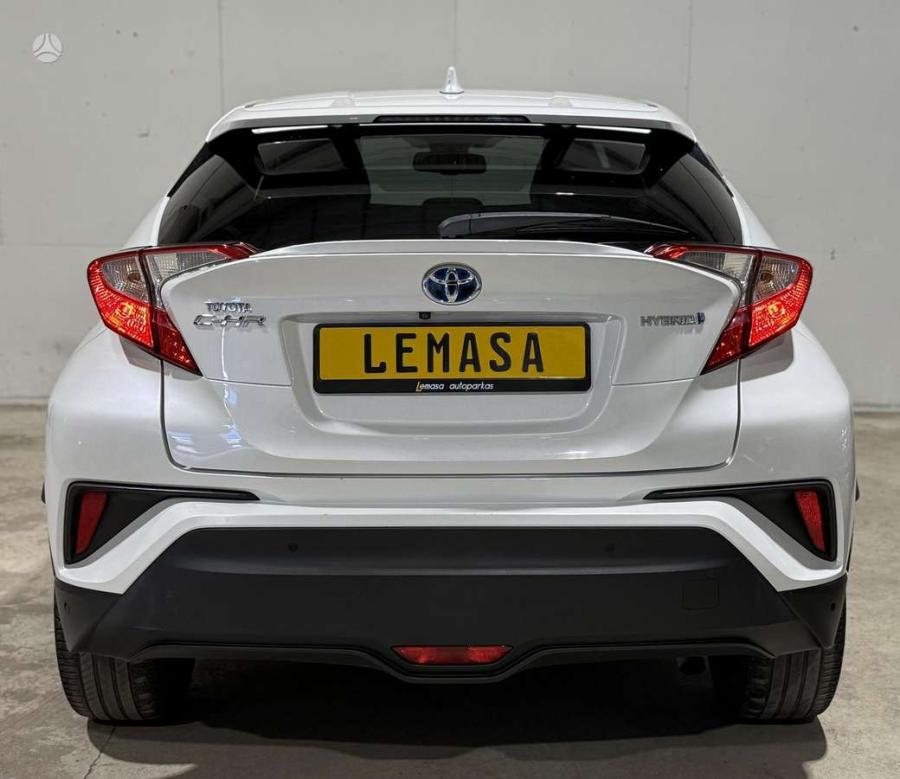 Белый Тойота C-HR 2017 в Клайпеда, объемом двигателя 1.80 л и пробегом 218 тыс. км за 14999 €, фото 10 на AUTOMOTO.COM.LV