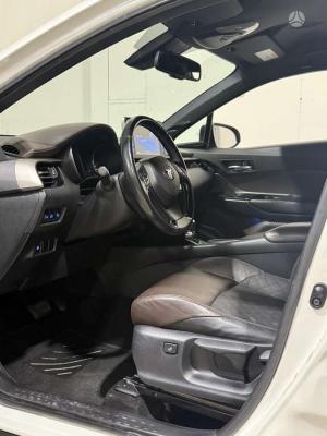 Белый Тойота C-HR 2017 в Клайпеда, объемом двигателя 1.80 л и пробегом 218 тыс. км за 14999 €, фото 19 на AUTOMOTO.COM.LV
