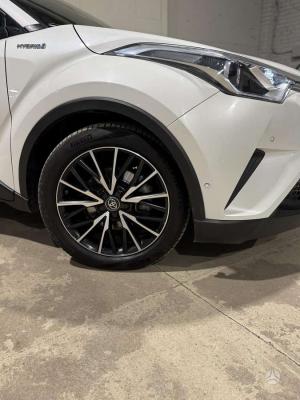 Белый Тойота C-HR 2017 в Клайпеда, объемом двигателя 1.80 л и пробегом 218 тыс. км за 14999 €, фото 31 на AUTOMOTO.COM.LV