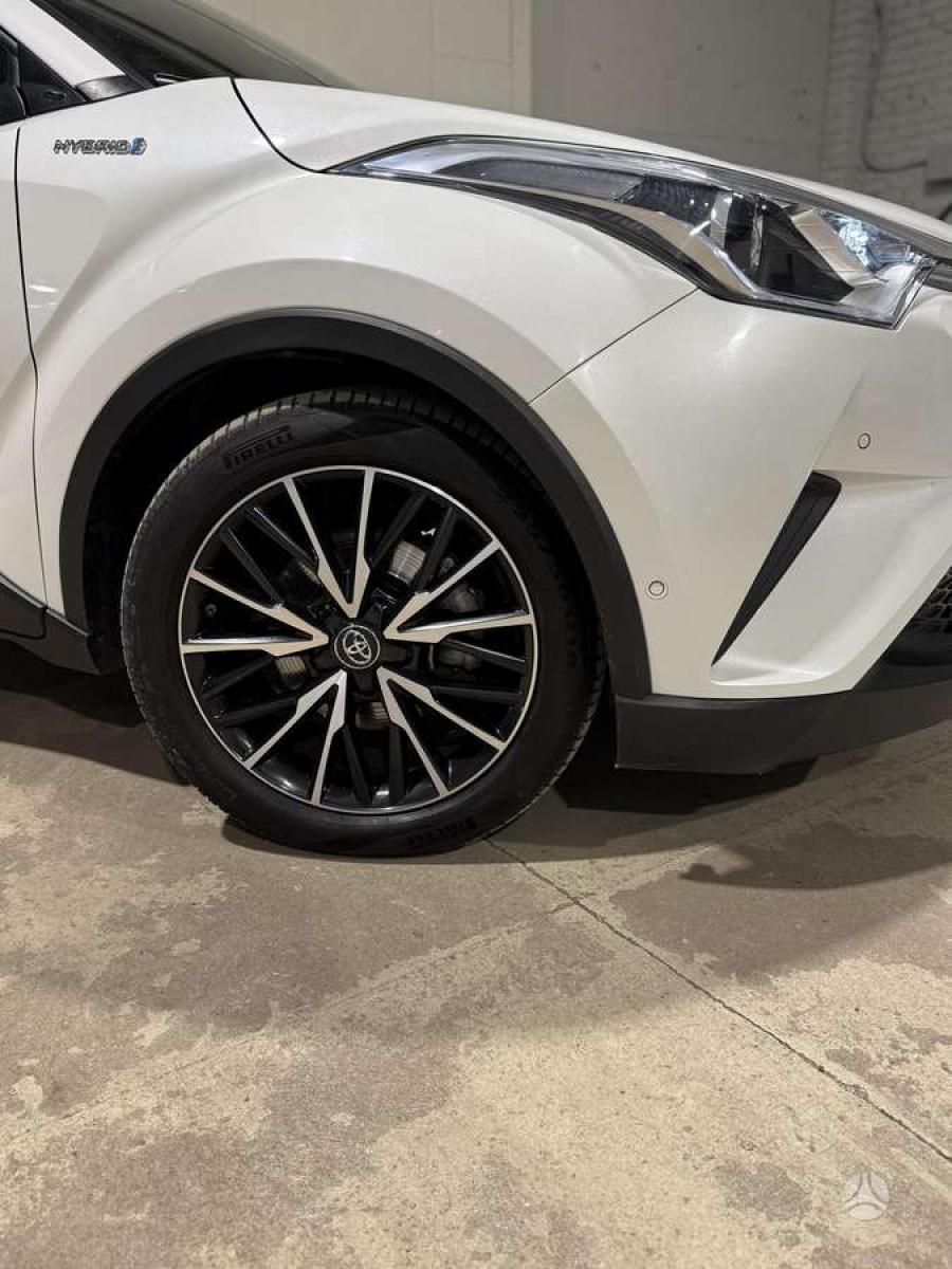 Белый Тойота C-HR 2017 в Клайпеда, объемом двигателя 1.80 л и пробегом 218 тыс. км за 14999 €, фото 31 на AUTOMOTO.COM.LV