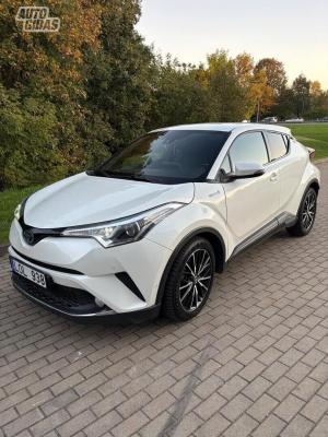 Balts Toyota C-HR 2017 Viļņa, ar dzinēja tilpumu 1.80 L un nobraukumu 126 tūkst. km par 16000 €, foto  vietnē AUTOMOTO.COM.LV