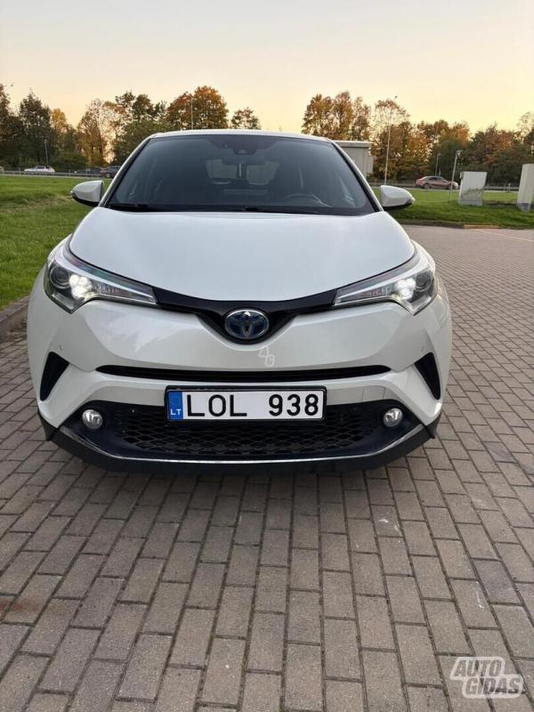 Balts Toyota C-HR 2017 Viļņa, ar dzinēja tilpumu 1.80 L un nobraukumu 126 tūkst. km par 16000 €, foto 4 vietnē AUTOMOTO.COM.LV