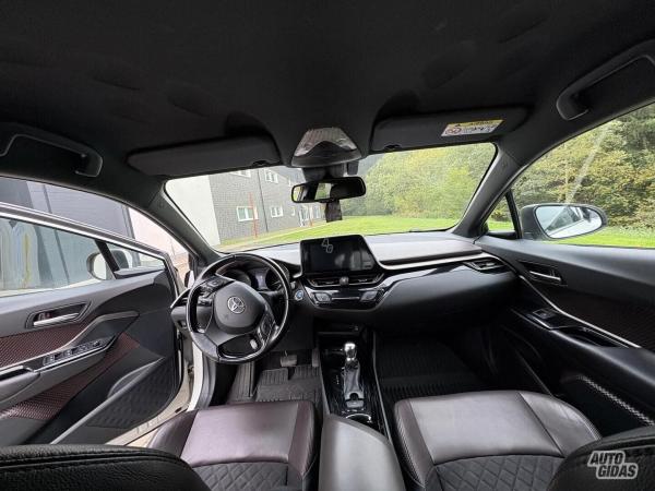 Balts Toyota C-HR 2017 Viļņa, ar dzinēja tilpumu 1.80 L un nobraukumu 126 tūkst. km par 16000 €, foto 6 vietnē AUTOMOTO.COM.LV