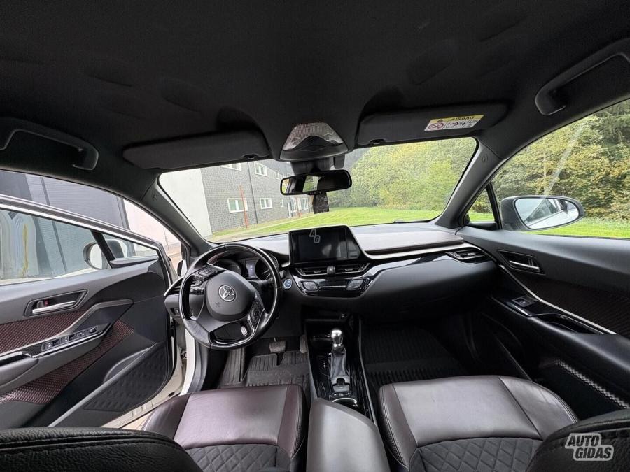 Balts Toyota C-HR 2017 Viļņa, ar dzinēja tilpumu 1.80 L un nobraukumu 126 tūkst. km par 16000 €, foto 6 vietnē AUTOMOTO.COM.LV