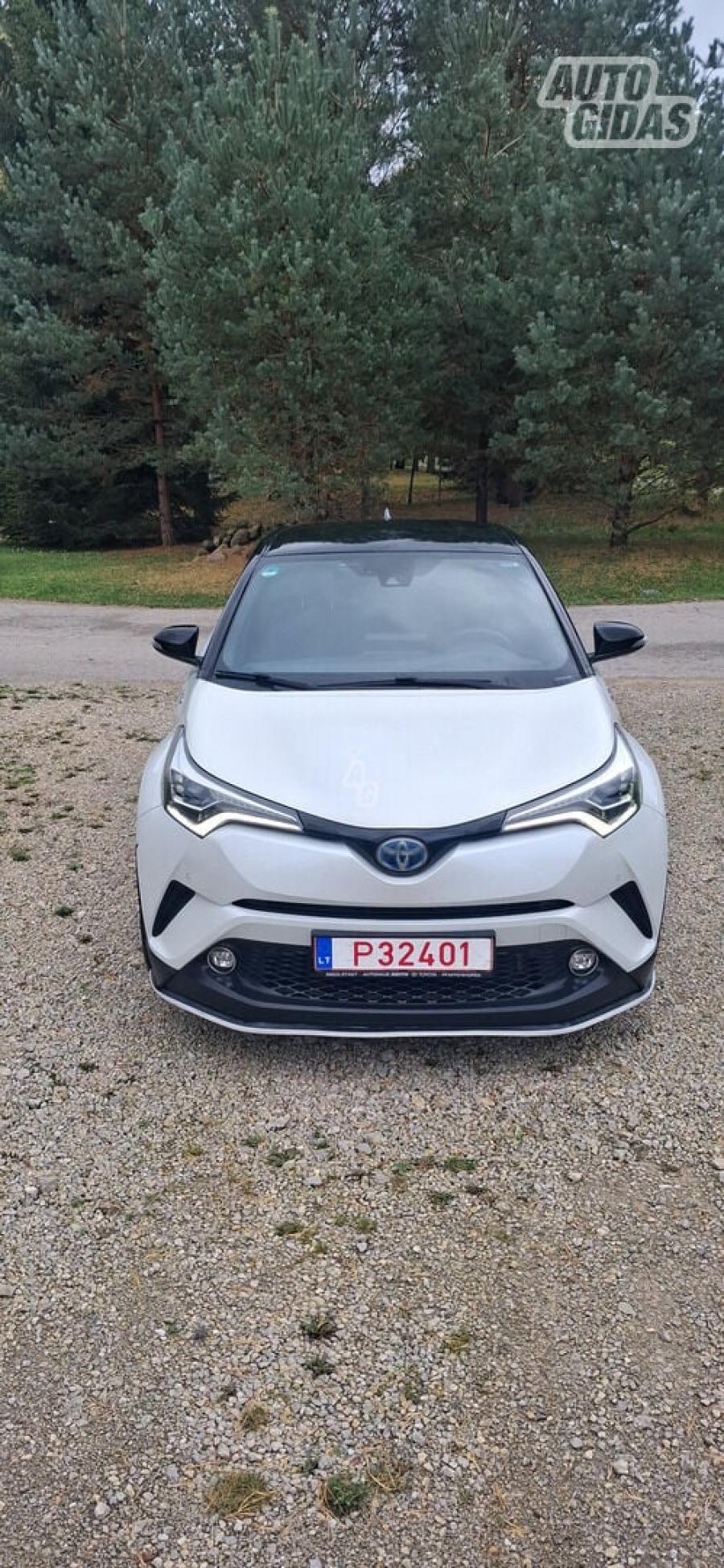 White Toyota C-HR 2017 in Pasvalys, with an engine capacity of 1.80 L and mileage of 155 thousand km for 15550 €, photo 3 on AUTOMOTO.COM.LV