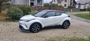 White Toyota C-HR 2017 in Pasvalys, with an engine capacity of 1.80 L and mileage of 155 thousand km for 15550 €, photo 4 on AUTOMOTO.COM.LV