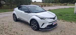 White Toyota C-HR 2017 in Pasvalys, with an engine capacity of 1.80 L and mileage of 155 thousand km for 15550 €, photo 5 on AUTOMOTO.COM.LV