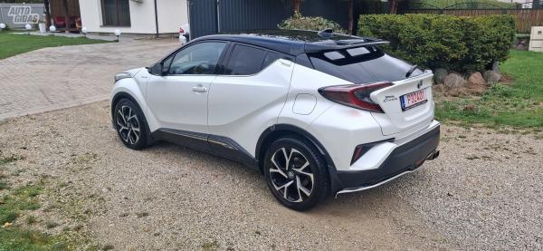 White Toyota C-HR 2017 in Pasvalys, with an engine capacity of 1.80 L and mileage of 155 thousand km for 15550 €, photo 6 on AUTOMOTO.COM.LV