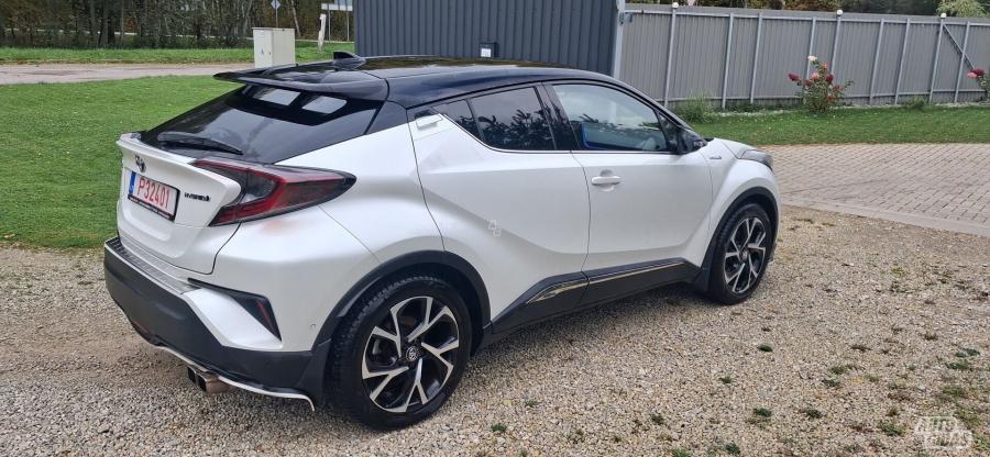 White Toyota C-HR 2017 in Pasvalys, with an engine capacity of 1.80 L and mileage of 155 thousand km for 15550 €, photo 7 on AUTOMOTO.COM.LV
