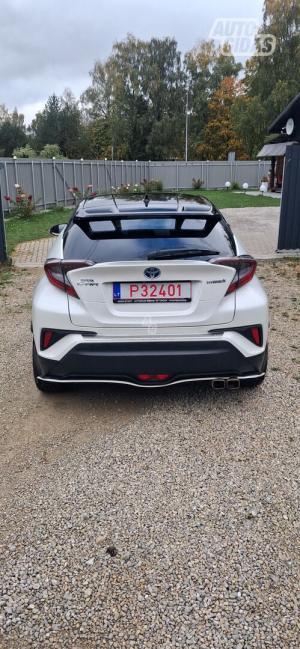 White Toyota C-HR 2017 in Pasvalys, with an engine capacity of 1.80 L and mileage of 155 thousand km for 15550 €, photo 8 on AUTOMOTO.COM.LV