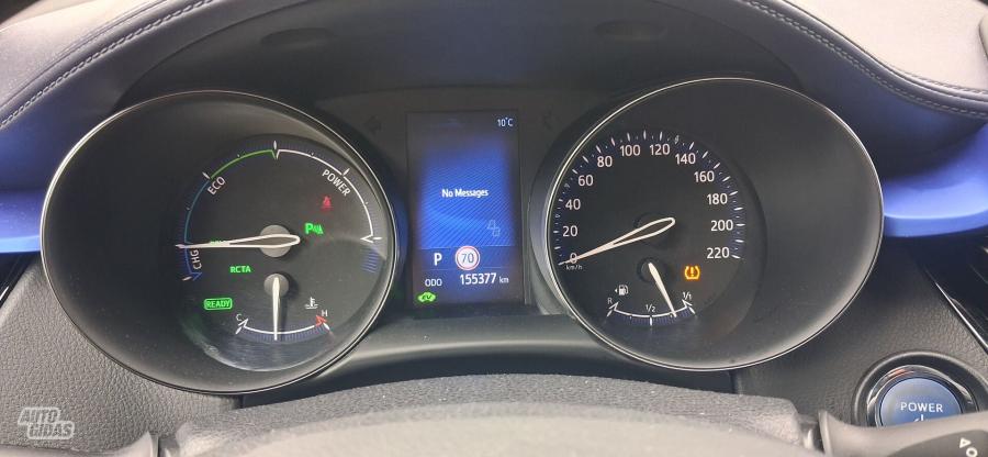 White Toyota C-HR 2017 in Pasvalys, with an engine capacity of 1.80 L and mileage of 155 thousand km for 15550 €, photo 10 on AUTOMOTO.COM.LV