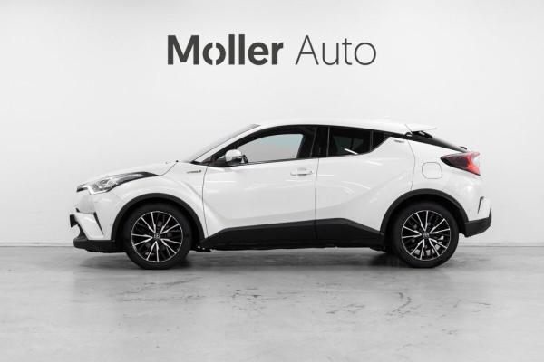 Белый Тойота C-HR 2017 в Вильнюс, объемом двигателя 1.80 л и пробегом 163 тыс. км за 15700 €, фото 3 на AUTOMOTO.COM.LV