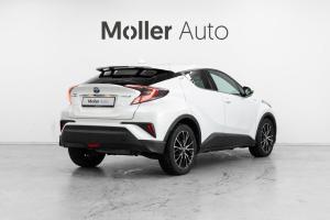 White Toyota C-HR 2017 in Vilnius, with an engine capacity of 1.80 L and mileage of 163 thousand km for 15700 €, photo 4 on AUTOMOTO.COM.LV