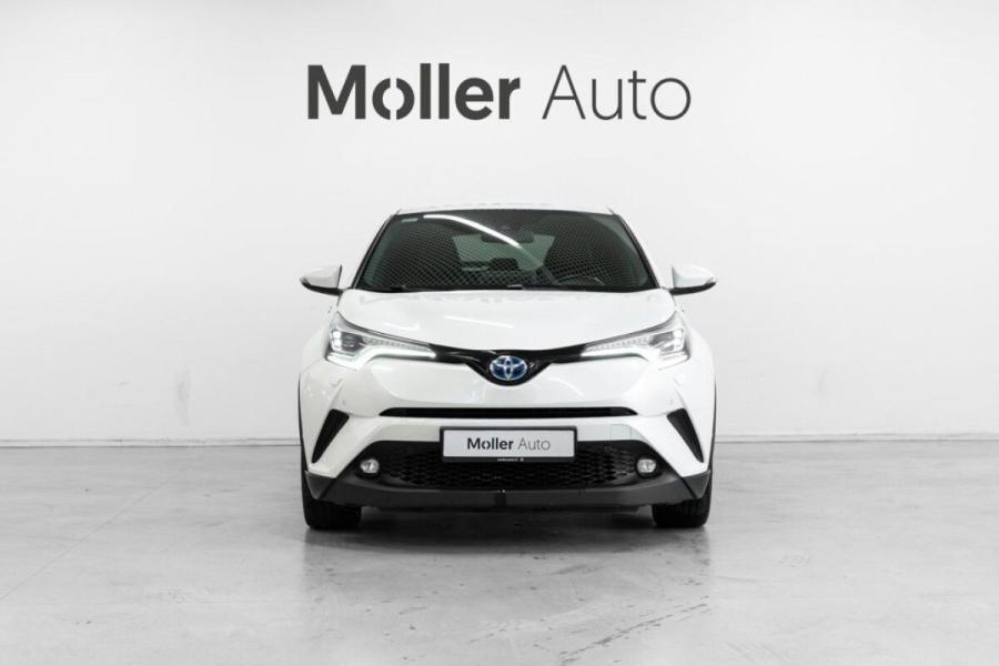 White Toyota C-HR 2017 in Vilnius, with an engine capacity of 1.80 L and mileage of 163 thousand km for 15700 €, photo 6 on AUTOMOTO.COM.LV