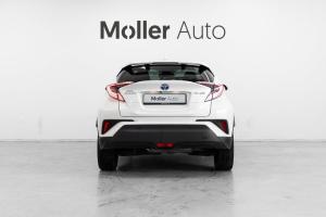 White Toyota C-HR 2017 in Vilnius, with an engine capacity of 1.80 L and mileage of 163 thousand km for 15700 €, photo 7 on AUTOMOTO.COM.LV