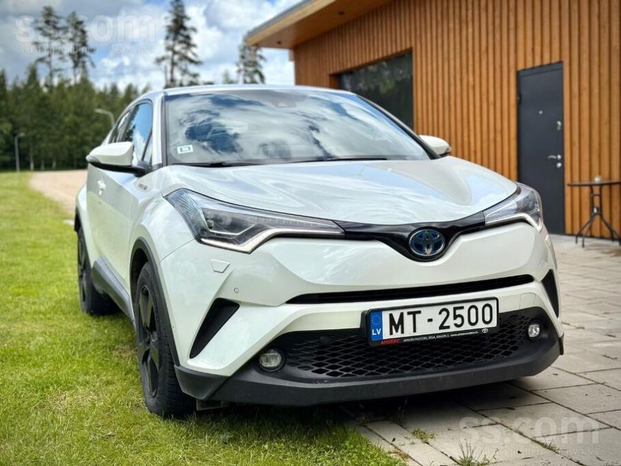 Balts Toyota C-HR 2018 Rīga, ar dzinēja tilpumu 1.80 L un nobraukumu 100 tūkst. km par 17200 €, foto 2 vietnē AUTOMOTO.COM.LV