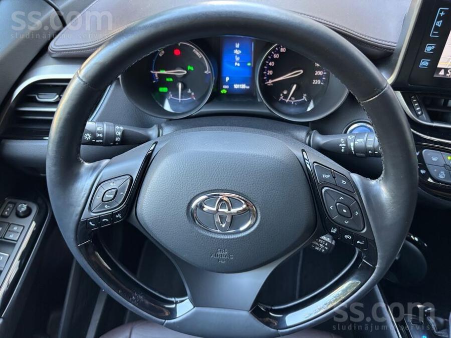Balts Toyota C-HR 2018 Rīga, ar dzinēja tilpumu 1.80 L un nobraukumu 101 tūkst. km par 18400 €, foto 25 vietnē AUTOMOTO.COM.LV