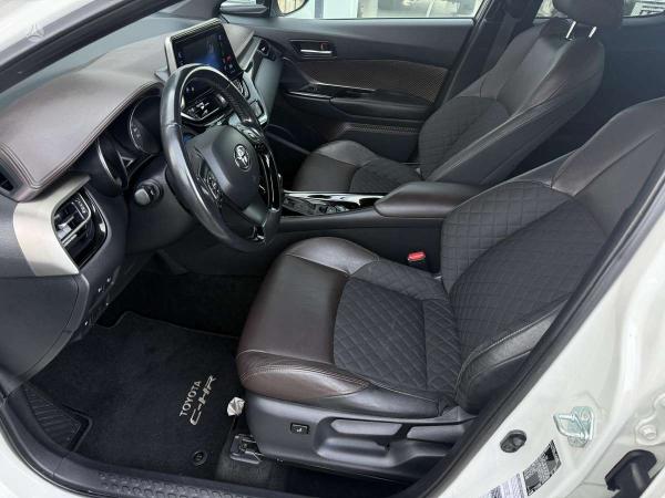 Balts Toyota C-HR 2018 Viļņa, ar dzinēja tilpumu 1.80 L un nobraukumu 100 tūkst. km par 16999 €, foto 11 vietnē AUTOMOTO.COM.LV