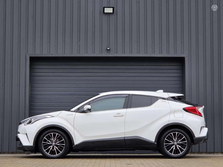 Balts Toyota C-HR 2018 Kauņa, ar dzinēja tilpumu 1.80 L un nobraukumu 203 tūkst. km par 15850 €, foto 2 vietnē AUTOMOTO.COM.LV