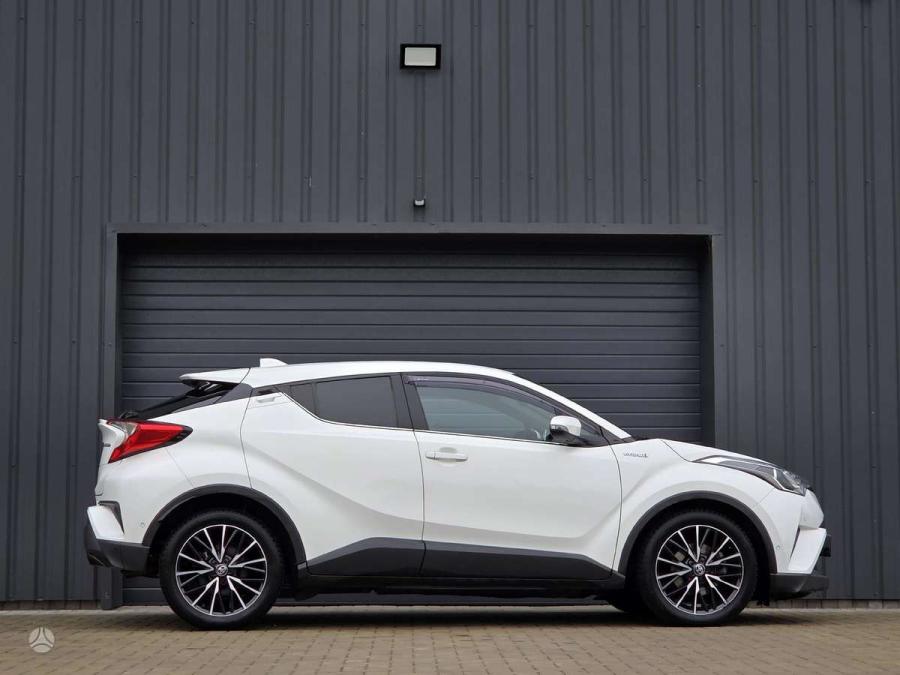 Balts Toyota C-HR 2018 Kauņa, ar dzinēja tilpumu 1.80 L un nobraukumu 203 tūkst. km par 15850 €, foto 6 vietnē AUTOMOTO.COM.LV