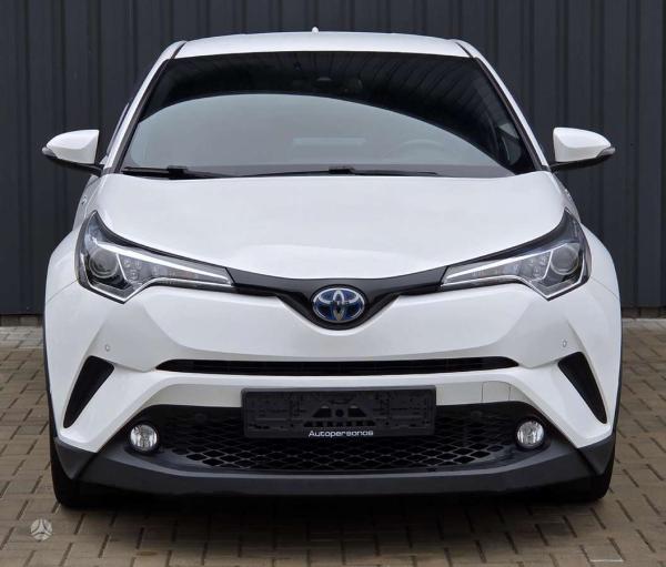 White Toyota C-HR 2018 in Kaunas, with an engine capacity of 1.80 L and mileage of 203 thousand km for 15850 €, photo 8 on AUTOMOTO.COM.LV