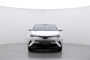 White Toyota C-HR 2018 in Vilnius, with an engine capacity of 1.80 L and mileage of 110 thousand km for 19900 €, photo 6 on AUTOMOTO.COM.LV