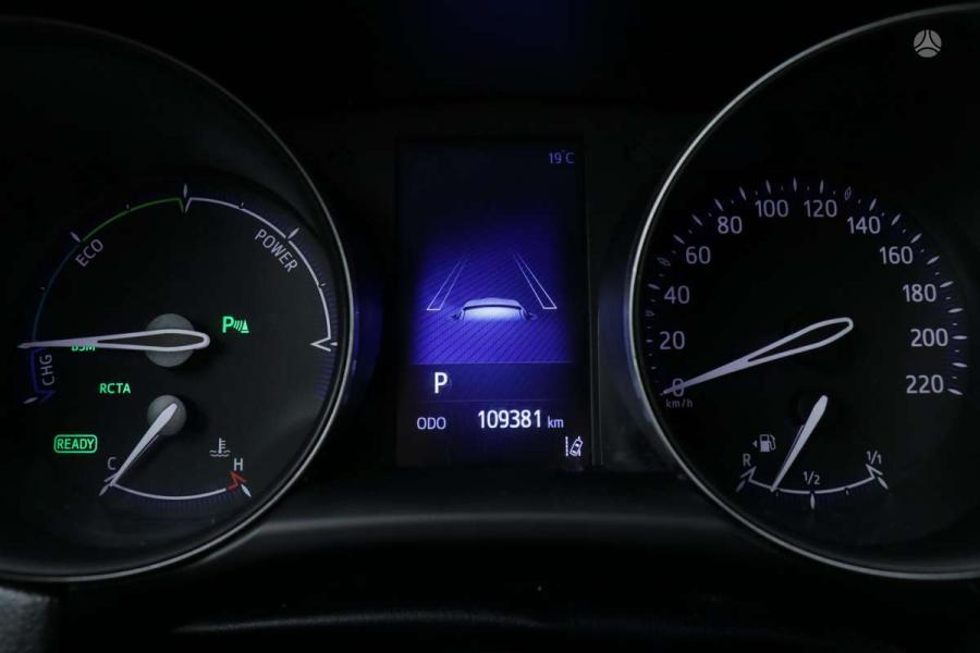 White Toyota C-HR 2018 in Vilnius, with an engine capacity of 1.80 L and mileage of 110 thousand km for 19900 €, photo 14 on AUTOMOTO.COM.LV